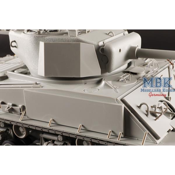 M4A3E8 Sherman THUNDERBOLT VII Medium Tank (1:16)