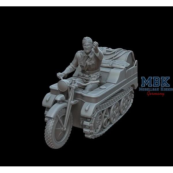 Kleines Kettenkraftrad Sd.Kfz. 2 airfield service